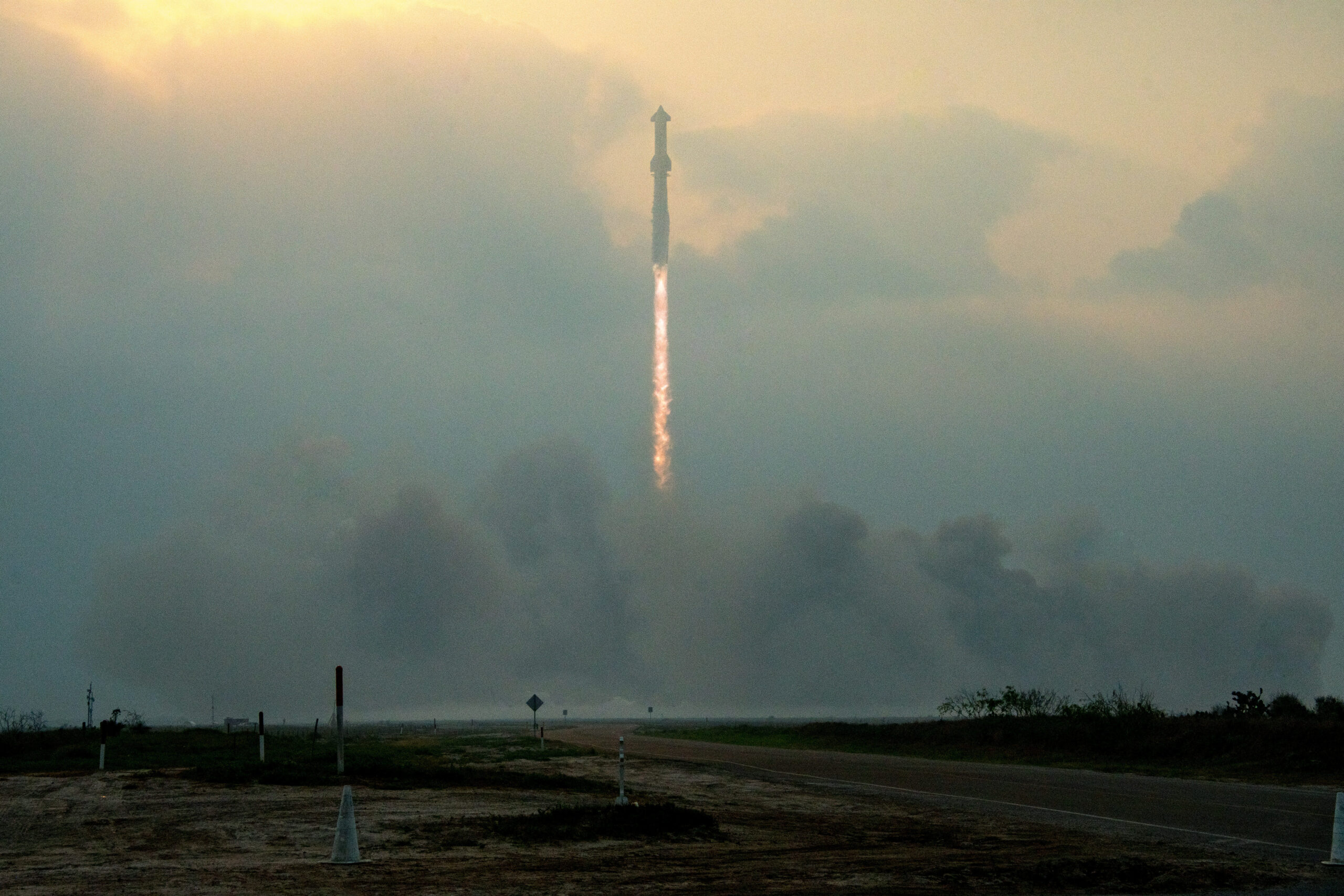 Starship Survives Reentry, Completes IFT-4