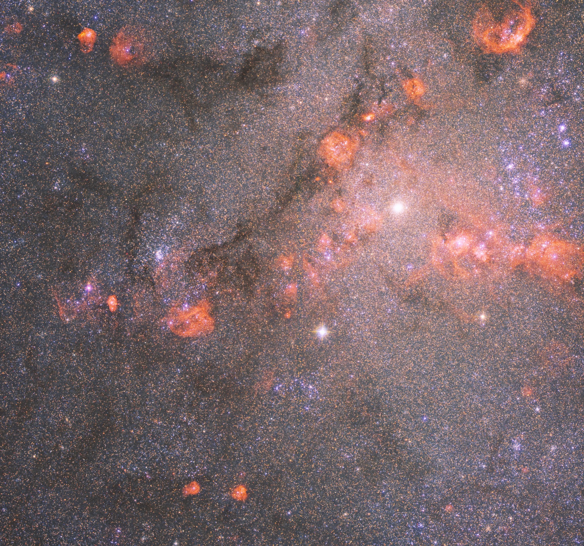 Hubble Peers Into the Center of a Star-forming Powerhouse - Space ...