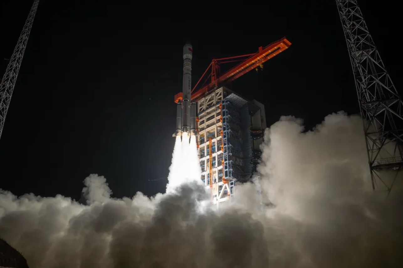 China launches second batch of 18 satellites for Thousand Sails ...
