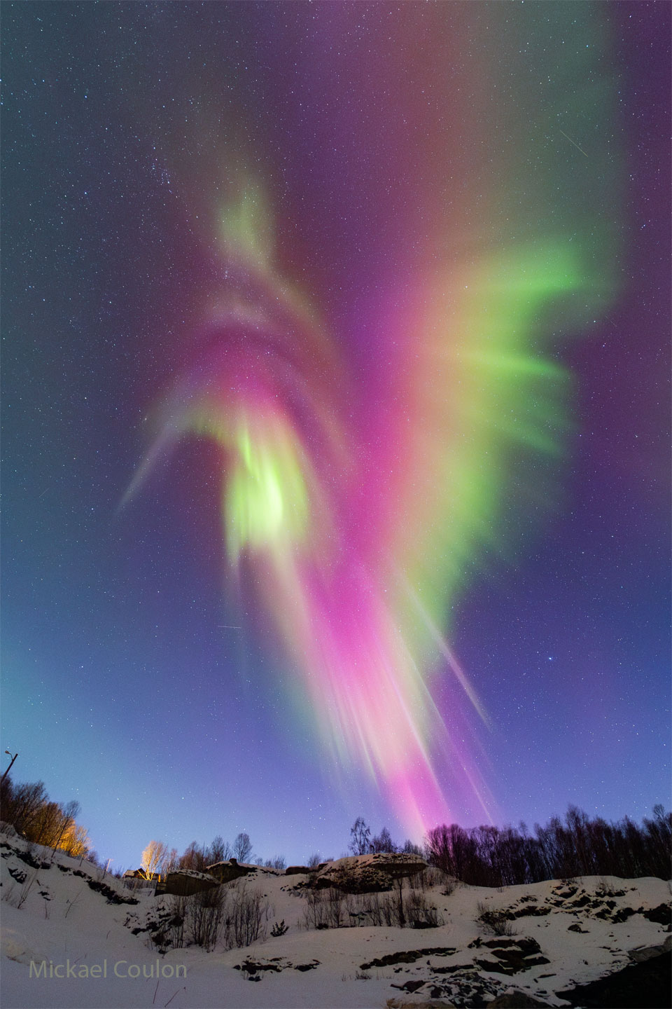Auroral Hummingbird over Norway - Space Launch Schedule