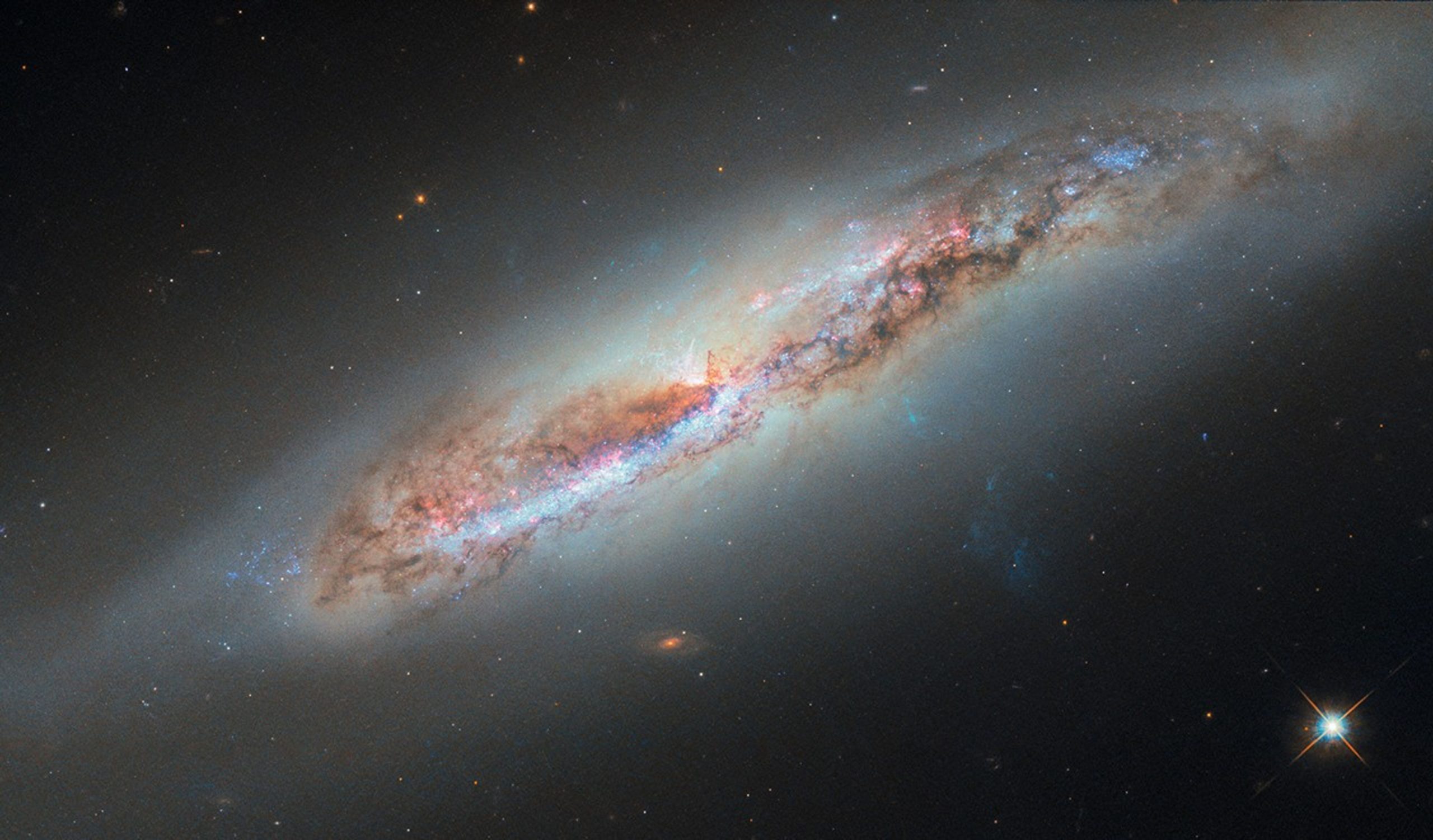 Hubble Glimpses Galactic Gas Making a Getaway - Space Launch Schedule