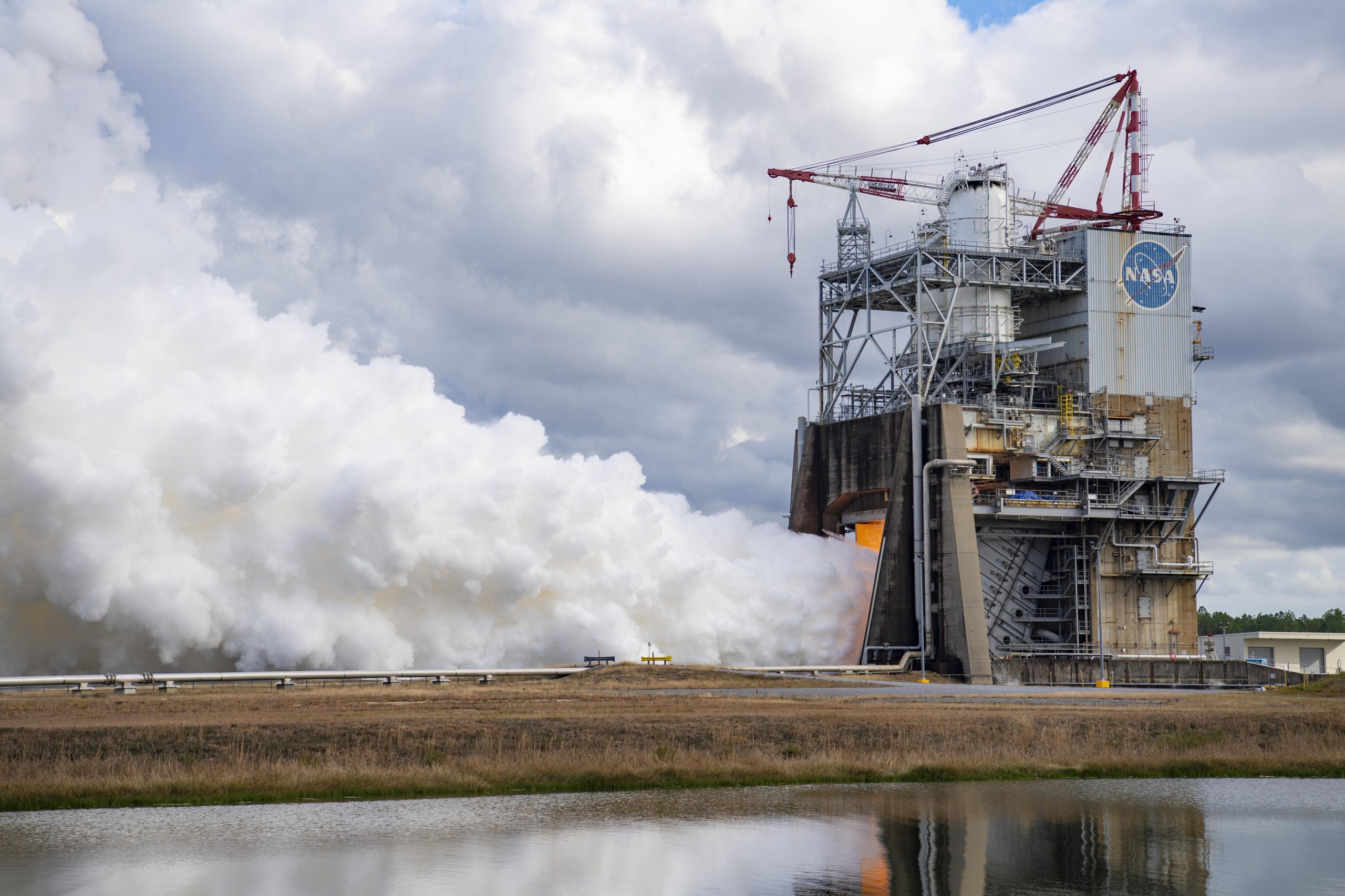 NASA Conducts Hot Fire of RS-25 Engine - Space Launch Schedule