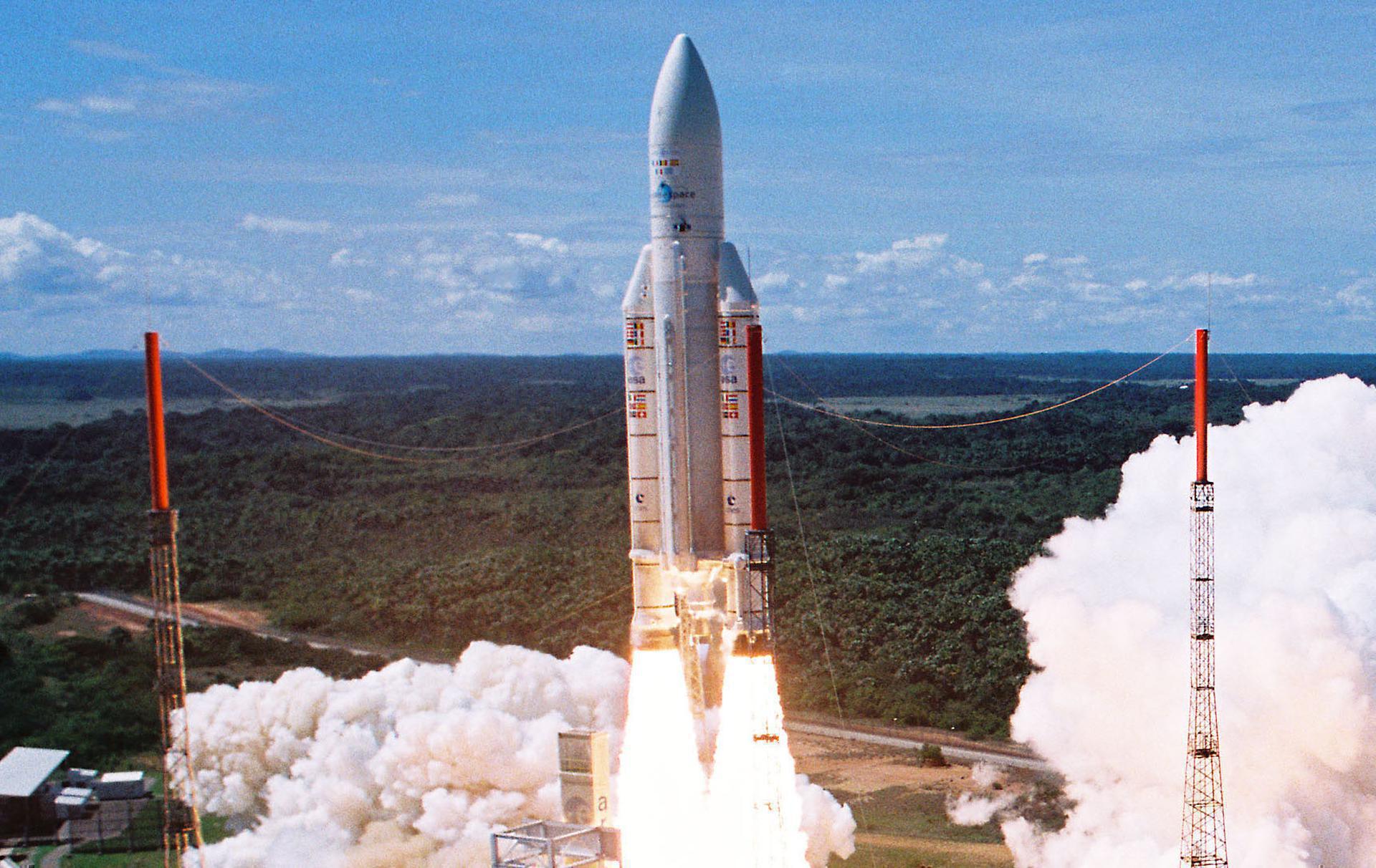 Arianespace - RASCOM-QAF 1 & Horizons-2 - Ariane 5 GS Rocket Launch